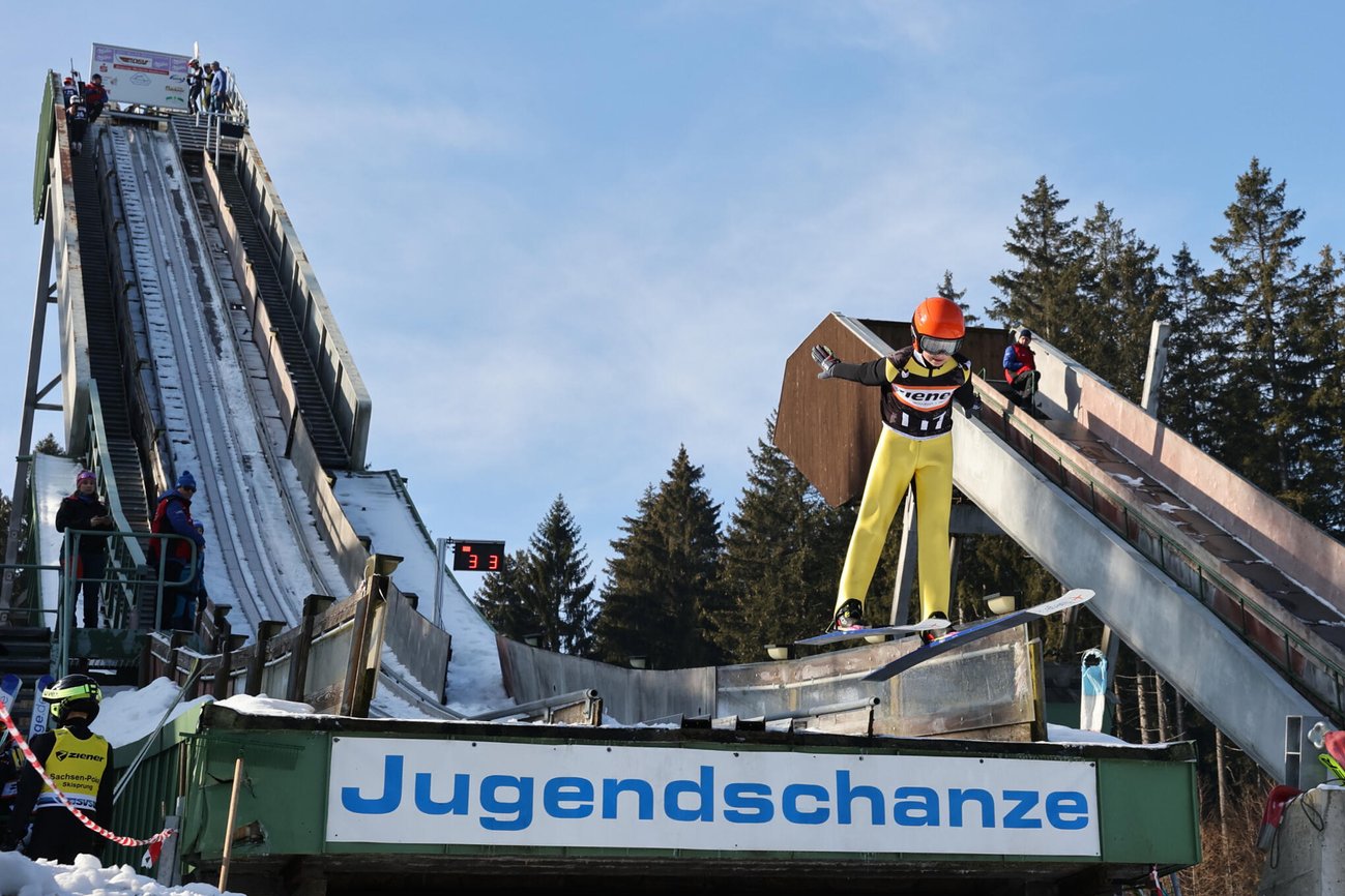 Auf den Schanzen im Erzgebirge messen sich die Olympioniken von morgen