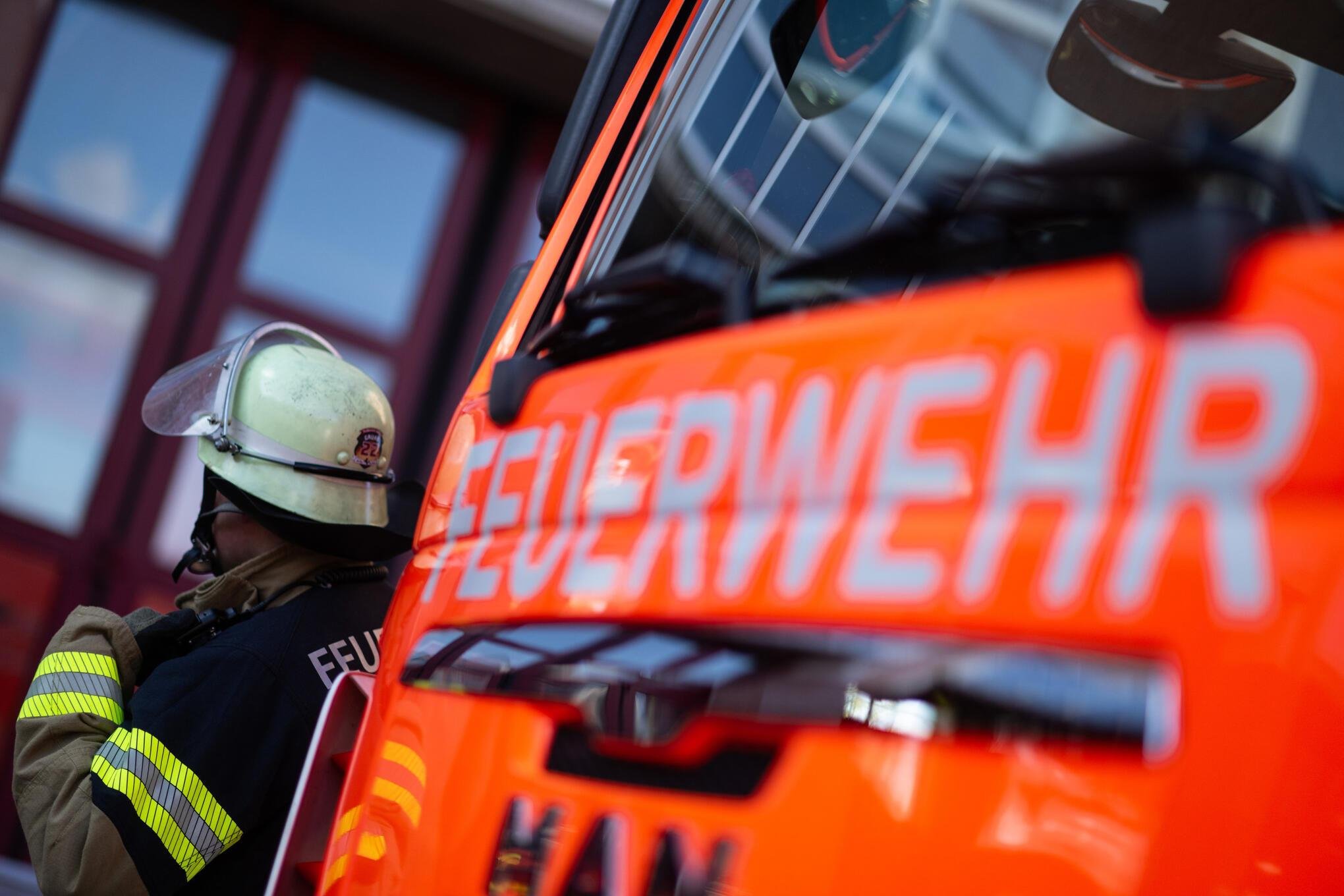 Zwickau: Warum am Donnerstagabend ganz viele Feuerwehr-Fahrzeuge ...