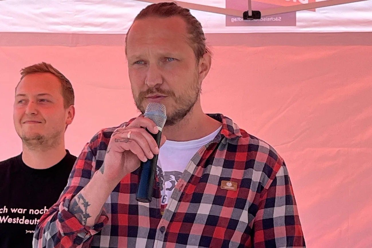„Die Wehrpflicht ist ein Irrweg“ – Applaus für Heidi Reichinnek in Freiberg