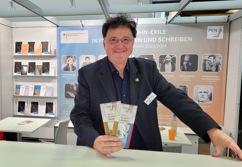 Entweder - oder: Schriftstellerverband PEN Zentrum Deutschland zieht ...