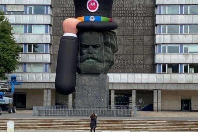 Chemnitzer Hutfestival: Marx-Monument hat den Zylinder auf