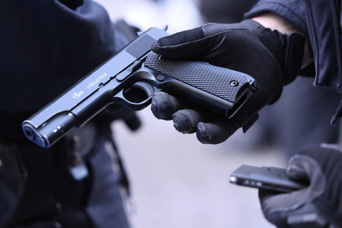 Waffe im Spiel – 18-Jähriger ruft in Zwickau Polizei wegen Streits in ...