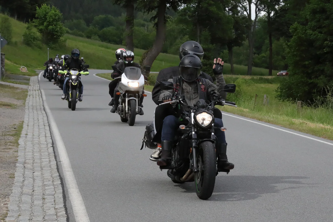 Harte Kerle aus dem Erzgebirge mit einem Herz aus Gold: Wie Biker ...