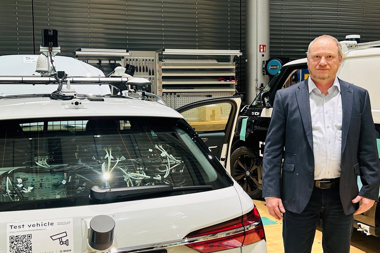 Gläserne Manufaktur in Dresden öffnet wieder: Wie VW Besucher ...