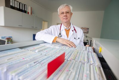 Die lange Suche nach dem Hausarzt: Dieser Plauener Mediziner nimmt ...