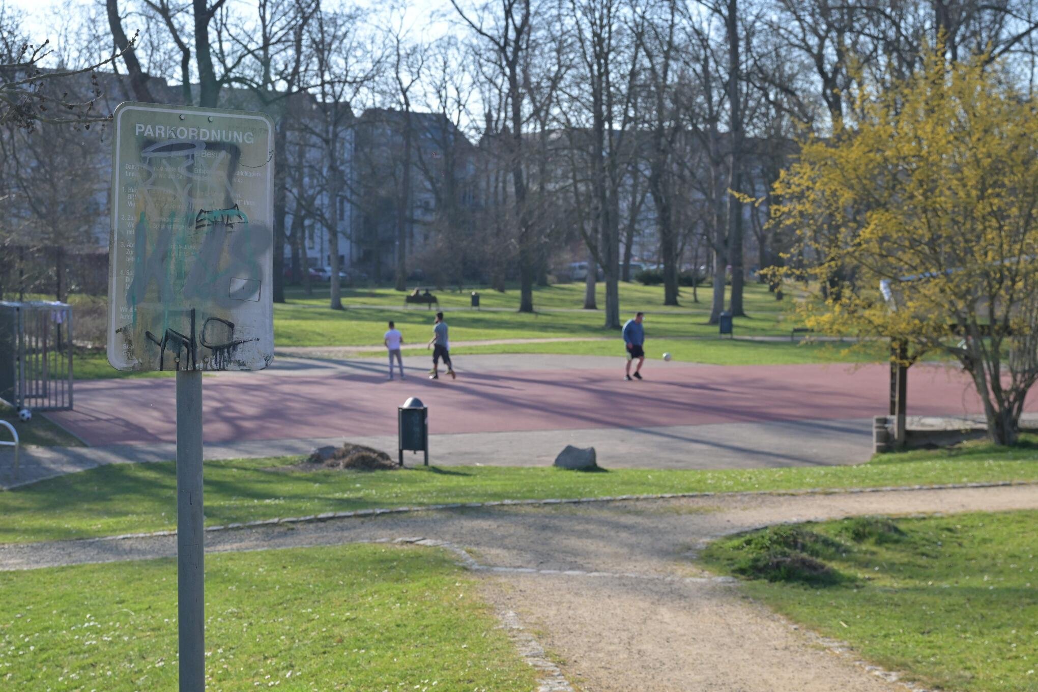 Raub im Schlobigpark in Zwickau: So schnappt die Polizei einen ...