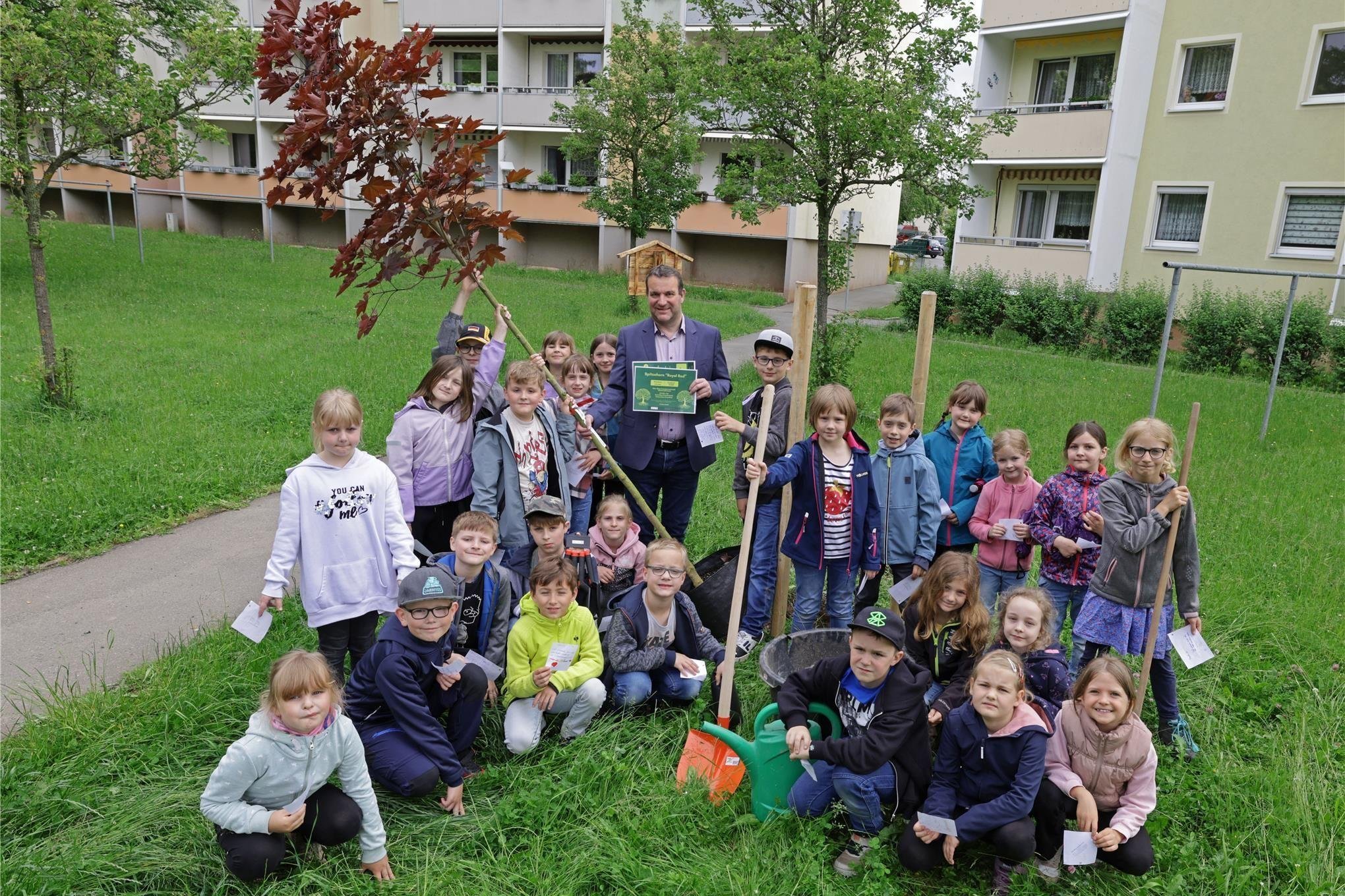 Kindertagsgeschenk: Karl-May-Grundschule Hohenstein-Ernstthal bekommt ...