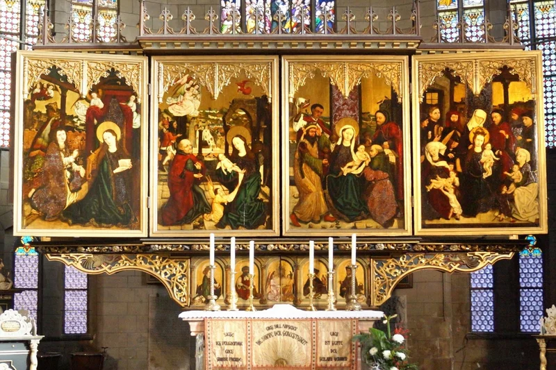 Zwickau: Der Wiener Künstler Michael Endlicher verhüllt den Altar im ...
