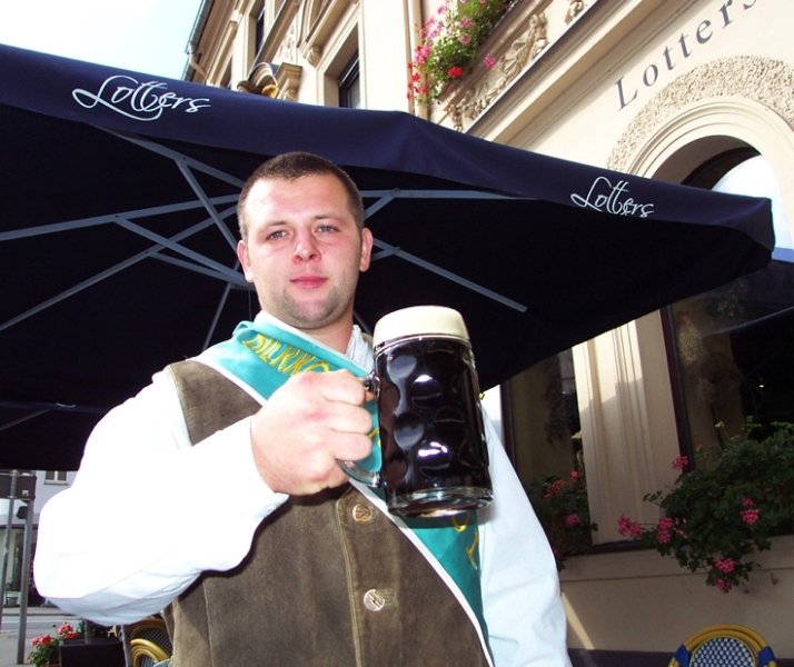 Auch Männer kennen sich mit Bier aus