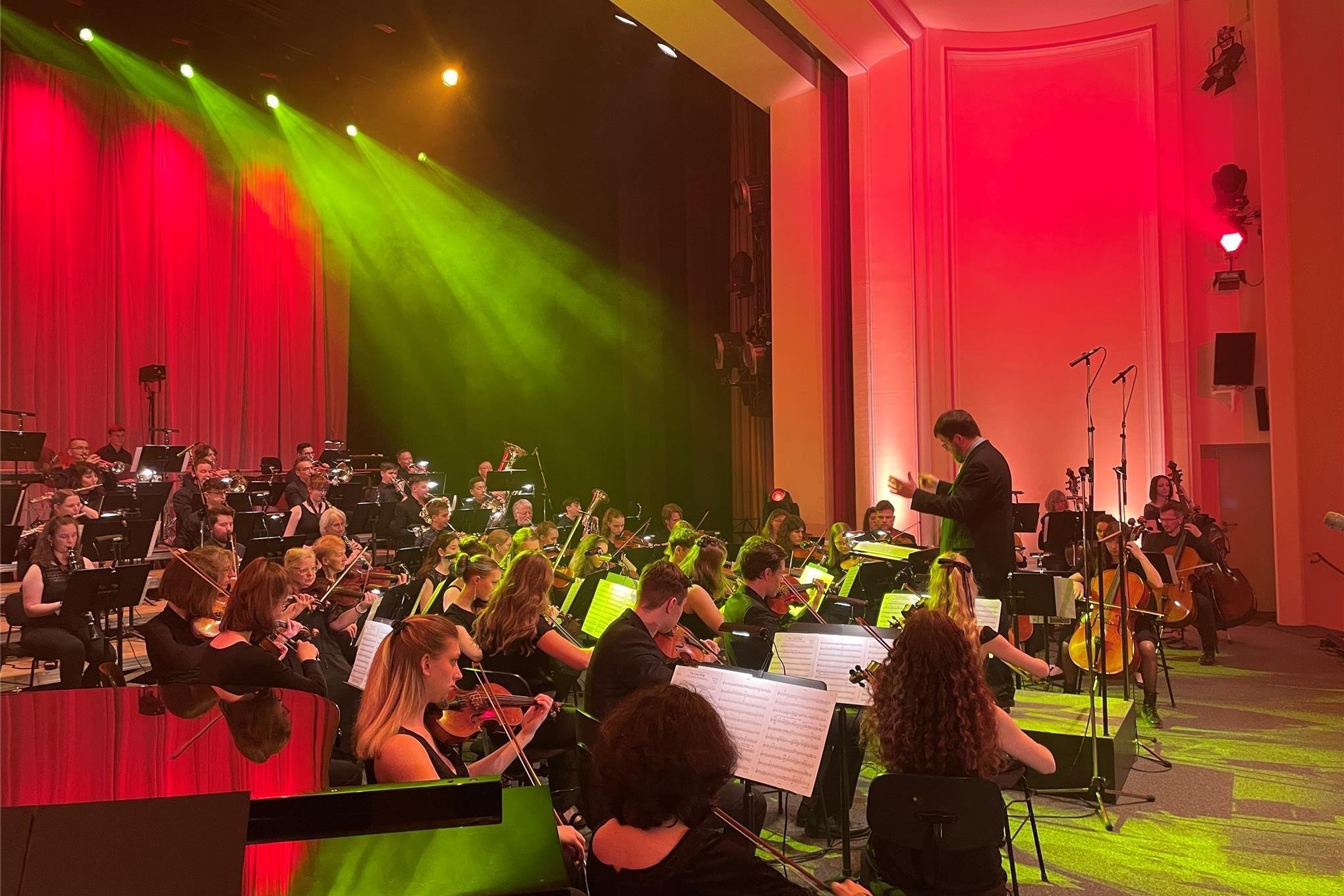 Auer Sinfoniker geben Konzert und feiern damit ihren 15. Geburtstag