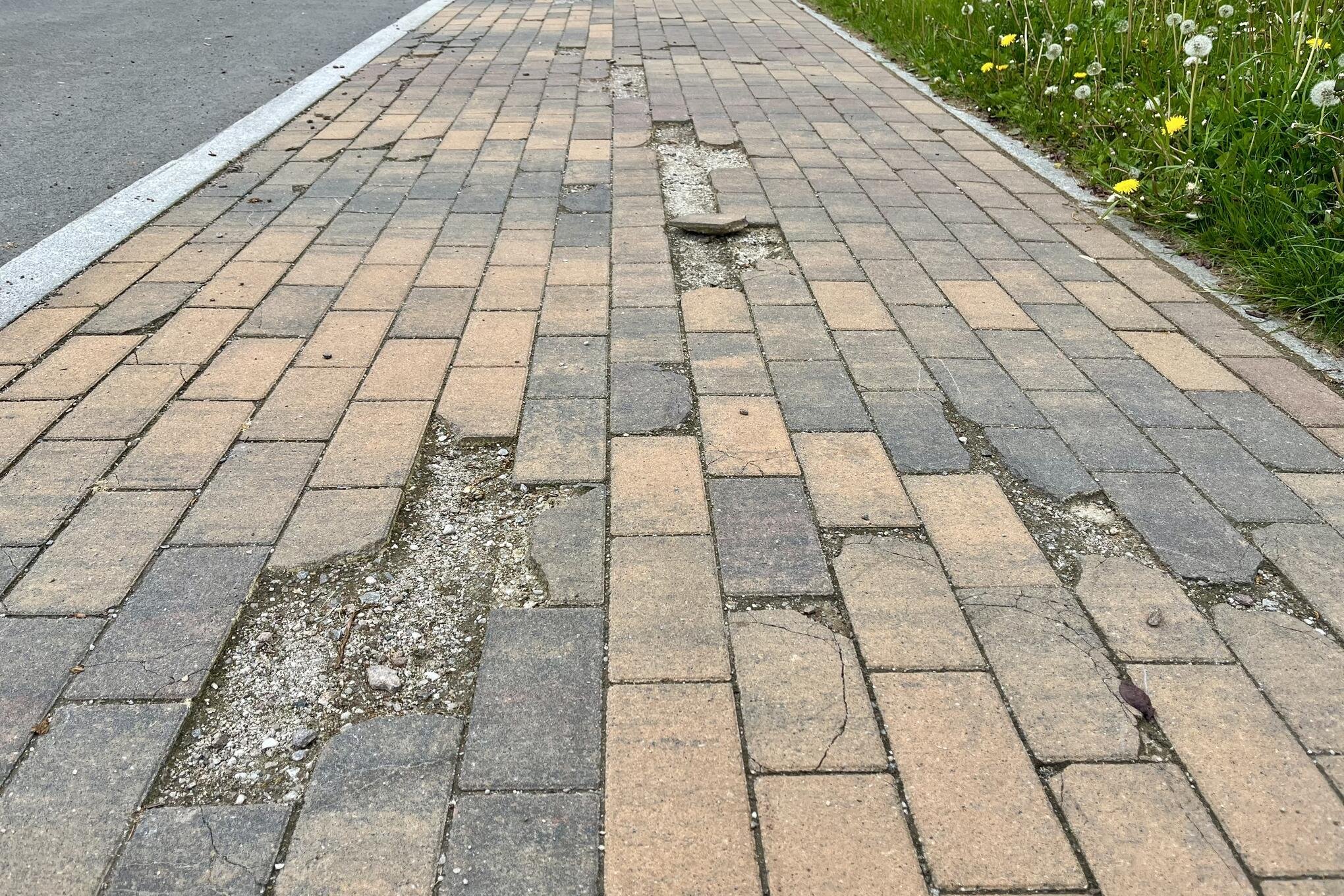 Fußweg in Schwarzenberg bröckelt – aber nur vor einem einzigen Haus