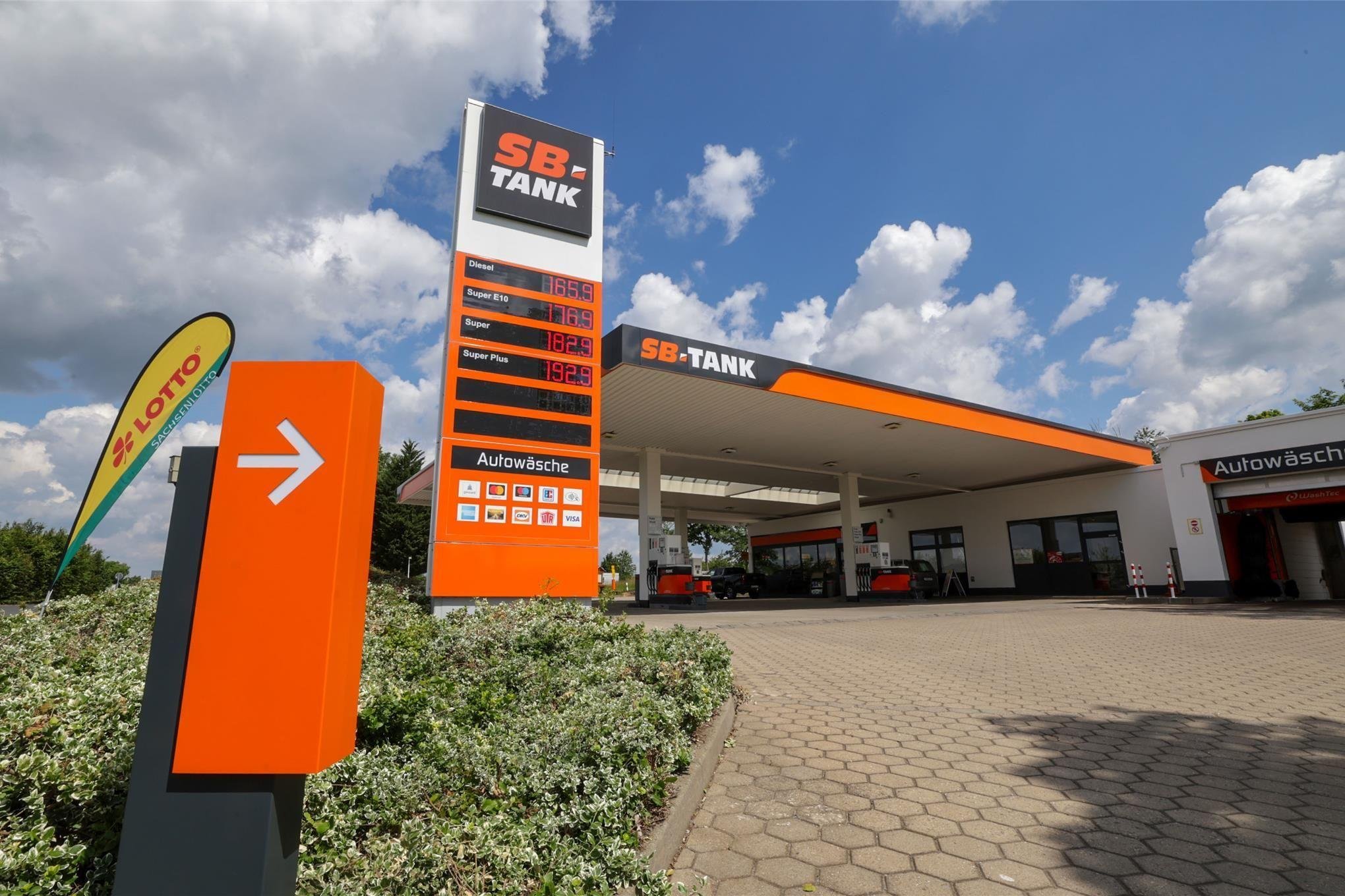 Hohenstein-Ernstthal: Tankstelle am Badberg feiert Eröffnung