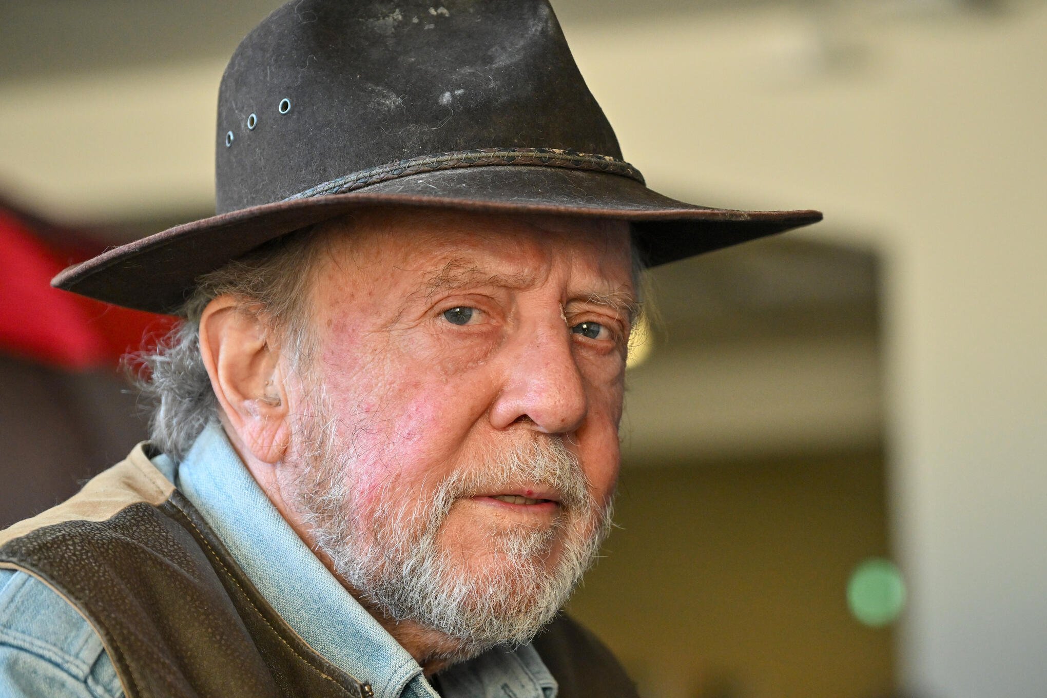Antifaschismus damals und heute: Gunter Demnig setzt 30 neue „Spuren ...