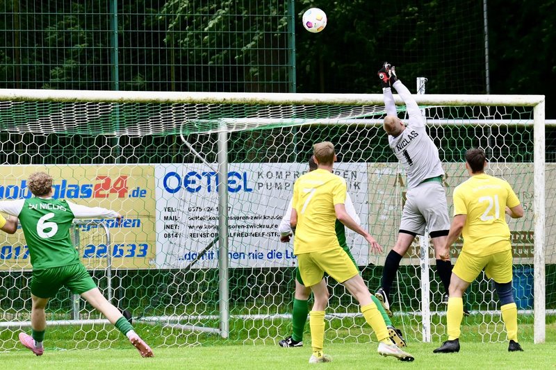 Fußball-Westsachsenliga: „Dino“ Mülsen St. Niclas kassiert zum Abschied ...