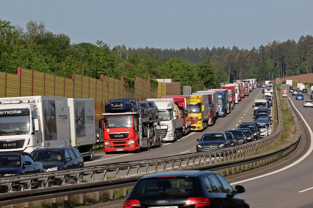 Wildwest auf der A 72 bei Zwickau: Gedrängelt, gerammt und zuletzt ein ...