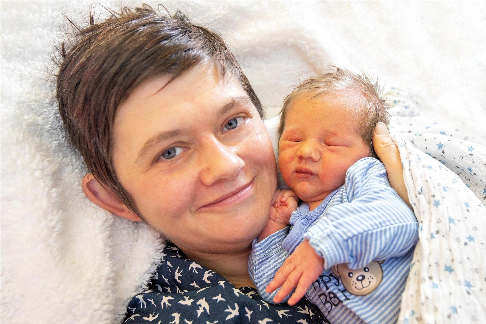 Plauener Weihnachtsbaby 2024 heißt Varrell und kommt aus Adorf
