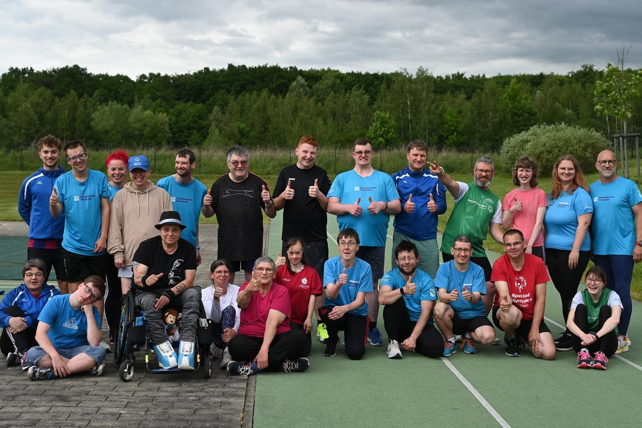23 Chemnitzer auf dem Weg zu den Special Olympics: Eine Gruppe, die ...